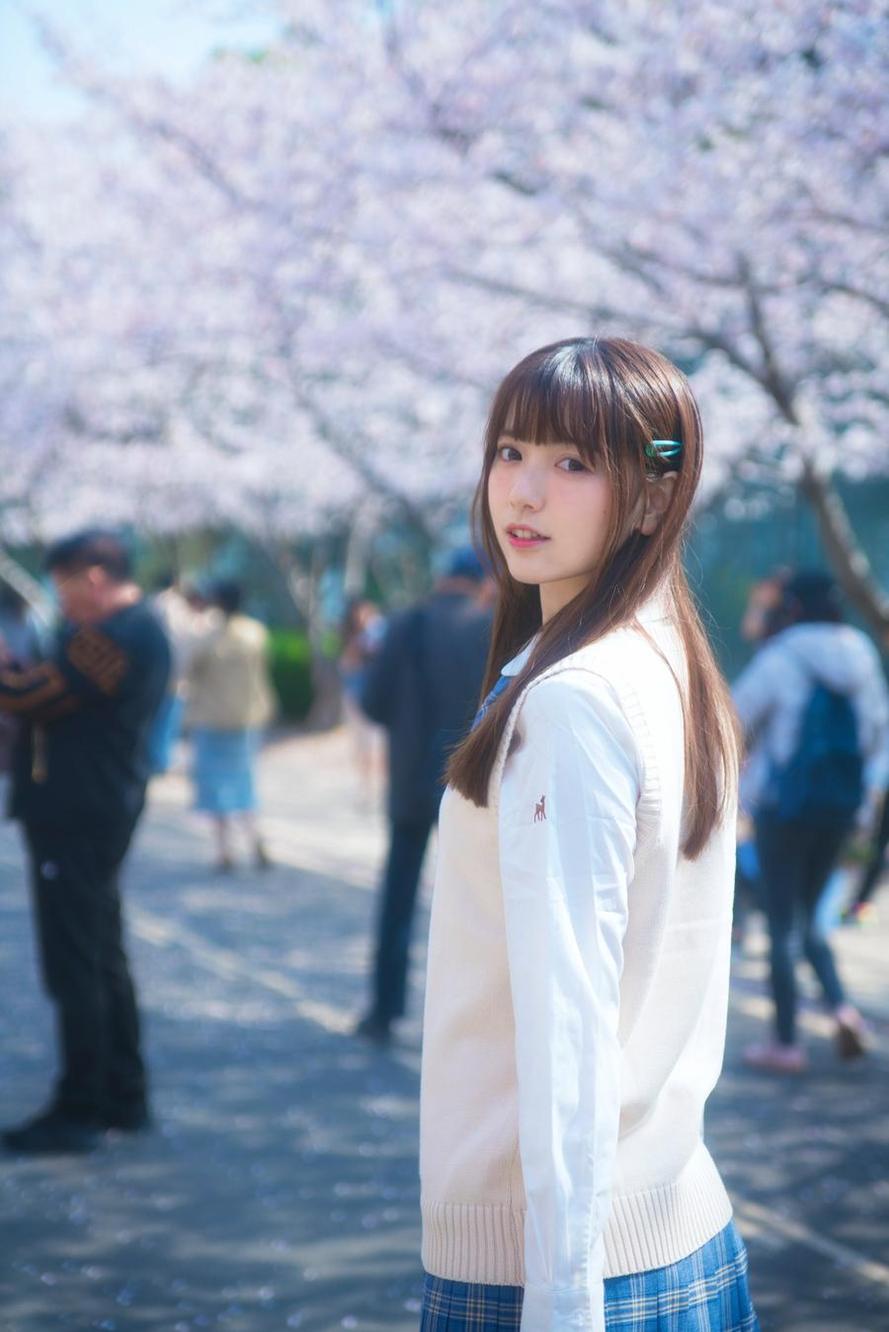 每一次打开kyokyo沉迷汉堡王套图都是一份奇妙的cosplay之旅 - 蔻画乡